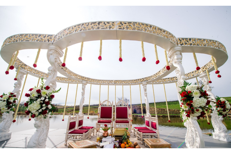 Royal Touch: Elevate Your Indian Wedding with Regal Decor Inspired by ...