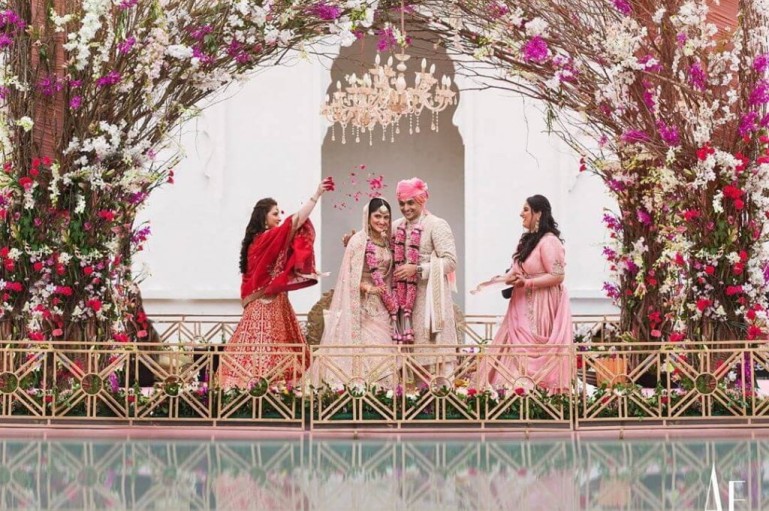 Hashtag-Worthy Decor: Instagrammable Backdrops for Winter Weddings