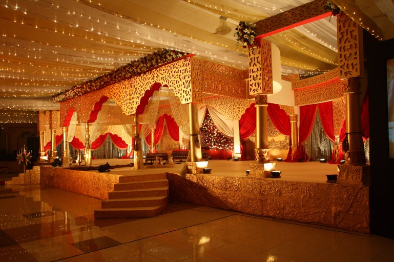 Breaking the Chill: Warm Color Palettes for January Wedding Decor